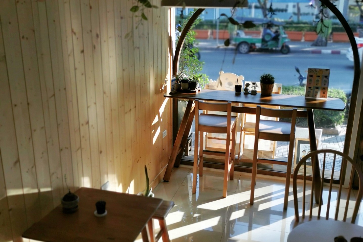 ชาน จูสบาร์ แอนด์ คอฟฟี่ - Fun-D